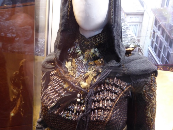 Hollywood Movie Costumes and Props: Ariane Labed's Assassin's Creed ...