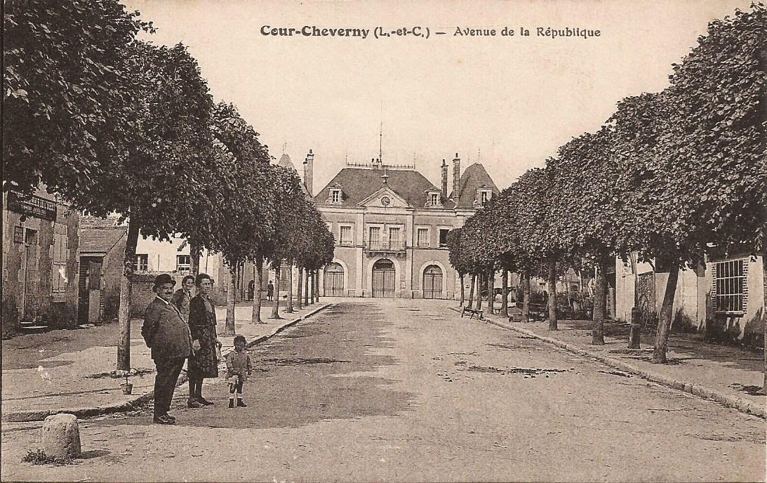 Cartes Postales Anciennes Cheverny Cour-Cheverny: Cour-Cheverny - Aux ...