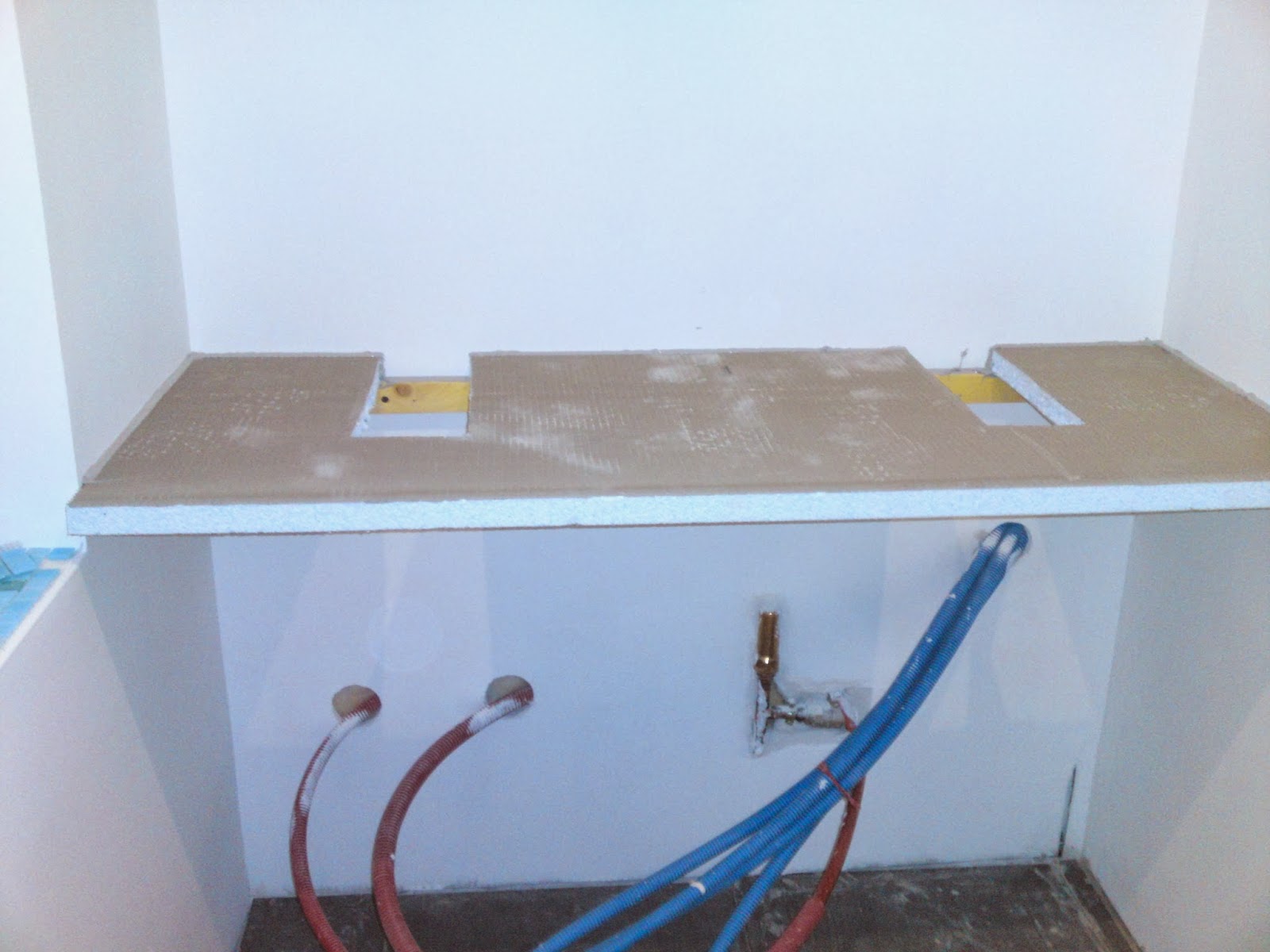 lcch: Salle de bain: Pose de double vasques sur plaque de WEDI ...