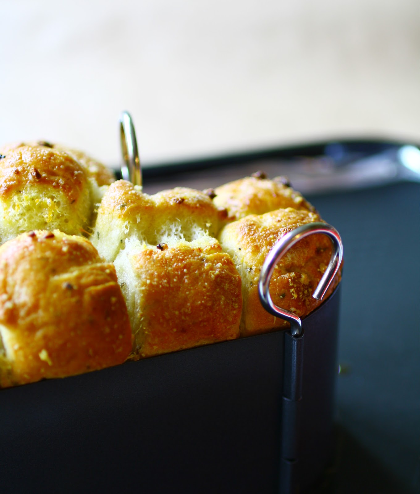 Magic Baking Tin Review