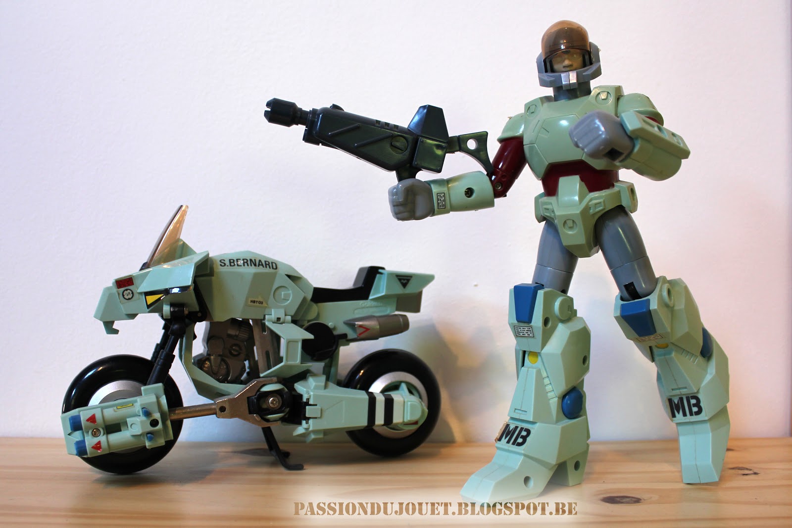 COLLECTIONNEUR DU JOUET: Robotech Mospeada Cyclone st Bernard