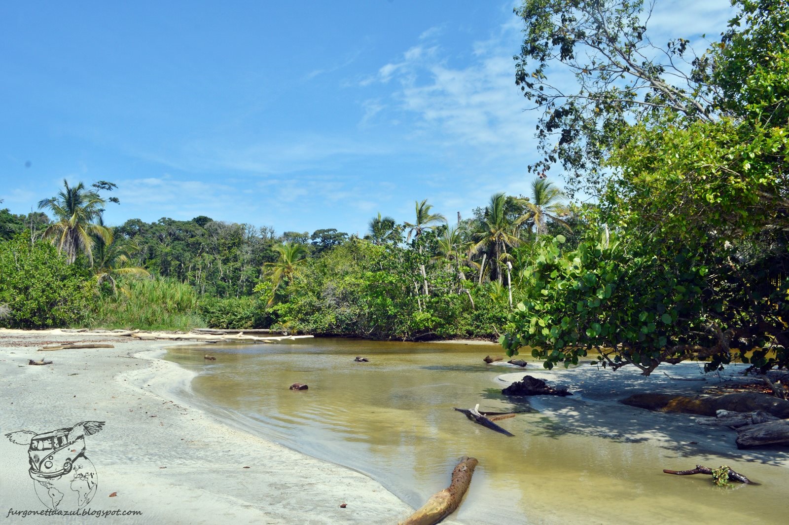 FURGONETA AZUL: CAHUITA Y CAHUITA NATIONAL PARK.