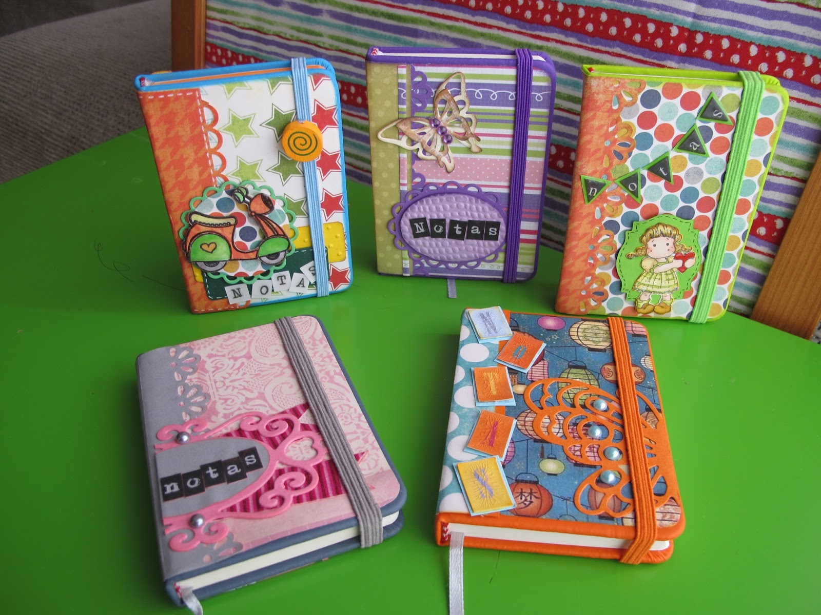 LA Kutxa depapel: "MINI LIBRETAS I"