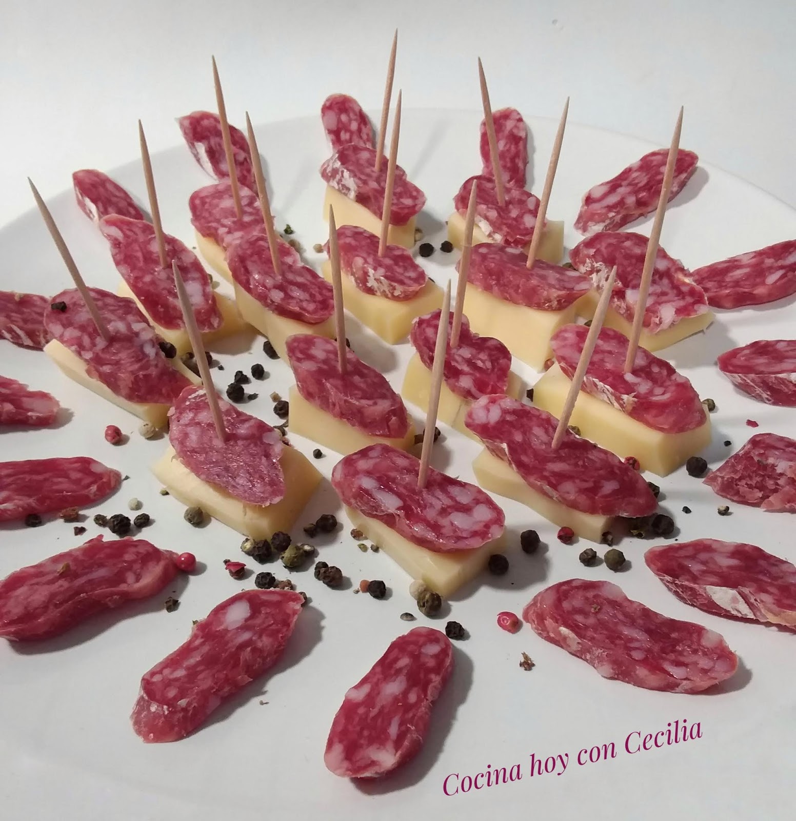 Recetas fáciles "Cocina hoy con Cecilia": Aperitivo de fuet con queso