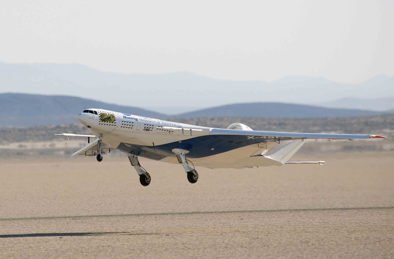 nhungdoicanh: Boeing X-48 BWB