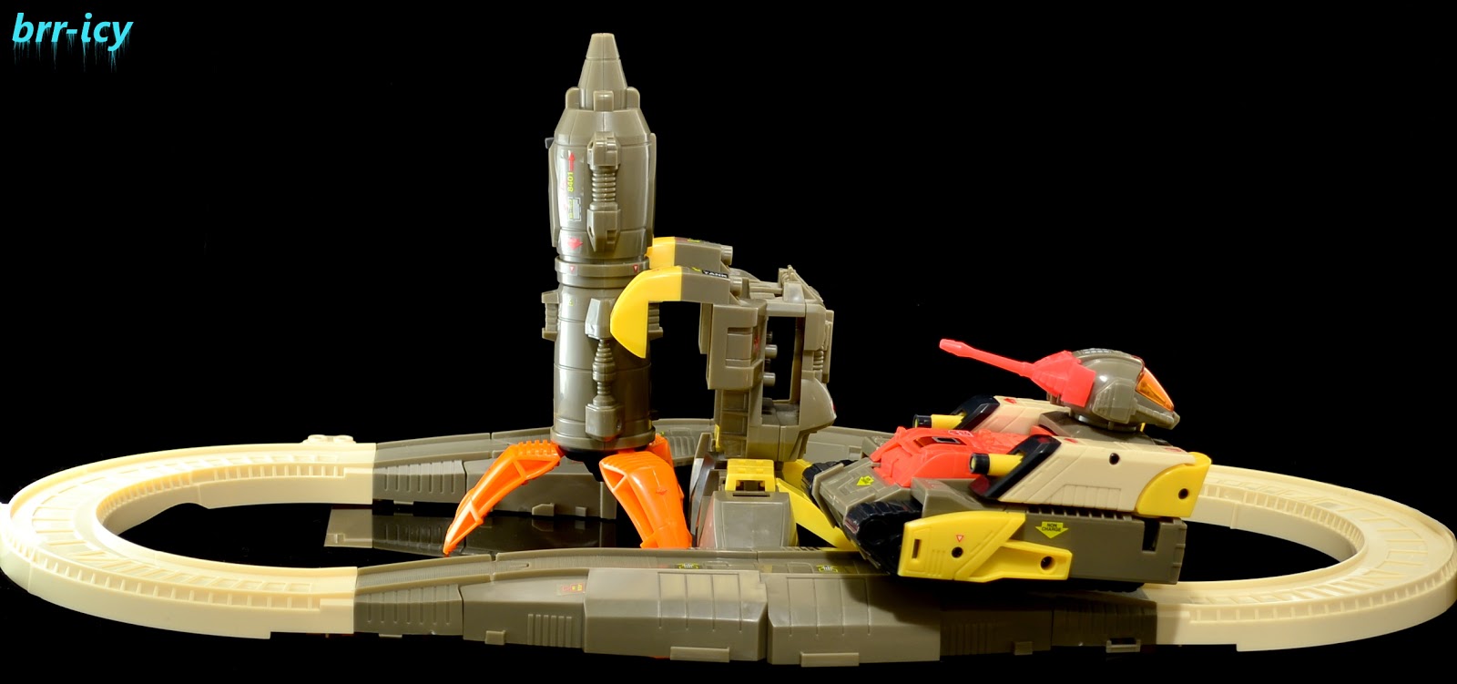 Brr-icy's Transformers Reviews: "Upgrades" Part 23 - Fanstoys Phoenix ...