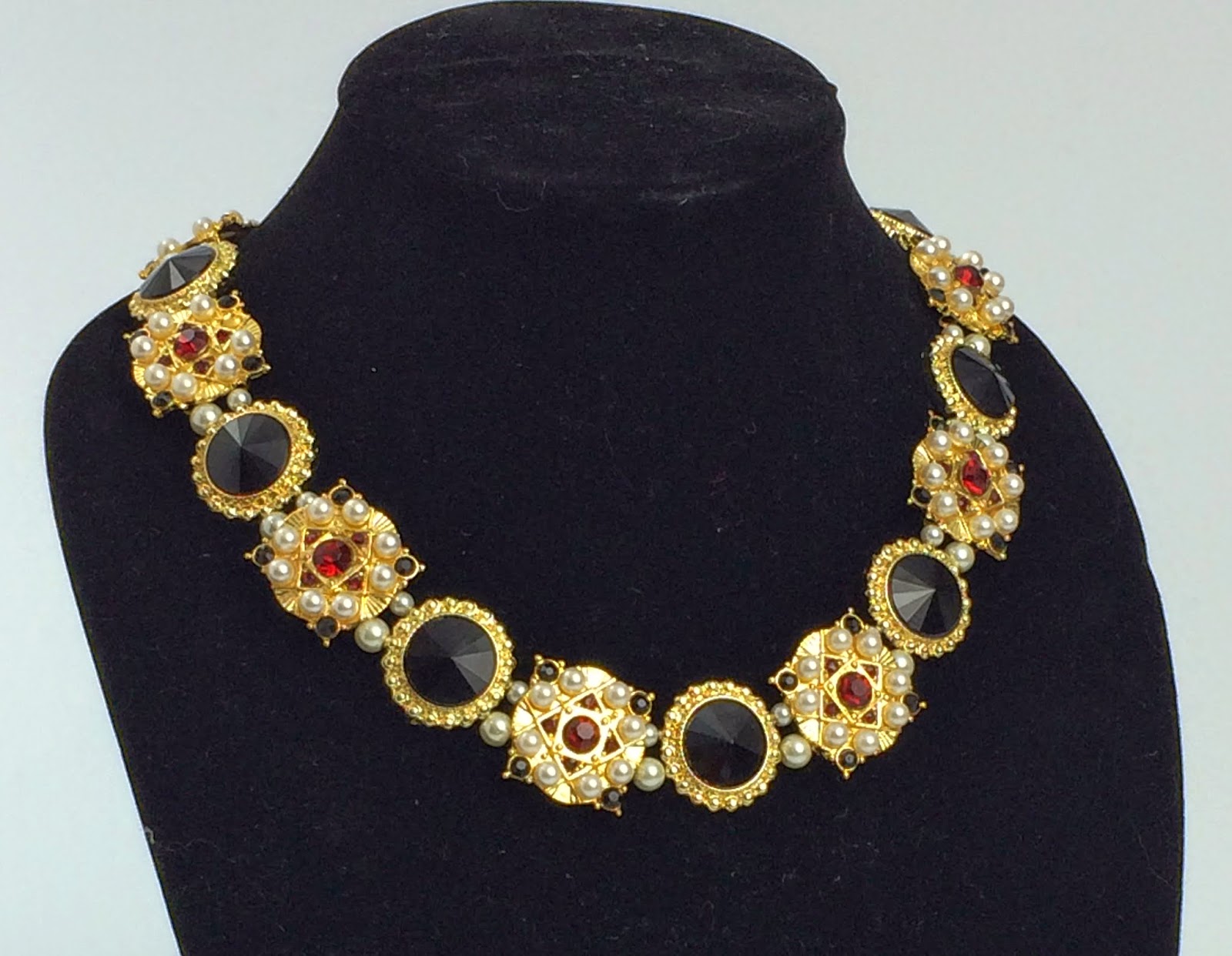 TrulyHatBlog: Photography and Carcanet necklaces