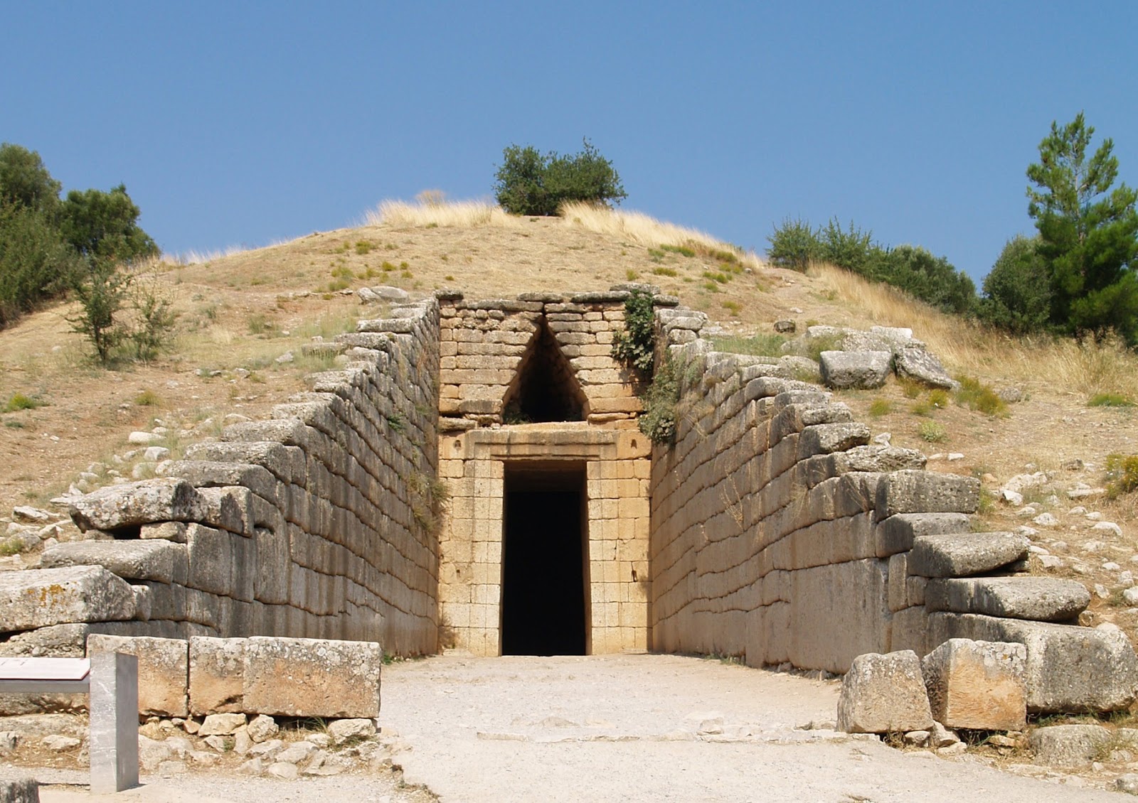 ΙΣΤΟΡΙΑ ΕΛΛΗΝΙΚΗ ΚΑΙ ΠΑΓΚΟΣΜΙΑ : ΟΙ ΘΟΛΩΤΟΙ ΤΑΦΟΙ ΣΤΗΝ ΑΡΧΑΙΑ ΕΛΛΑΔΑ