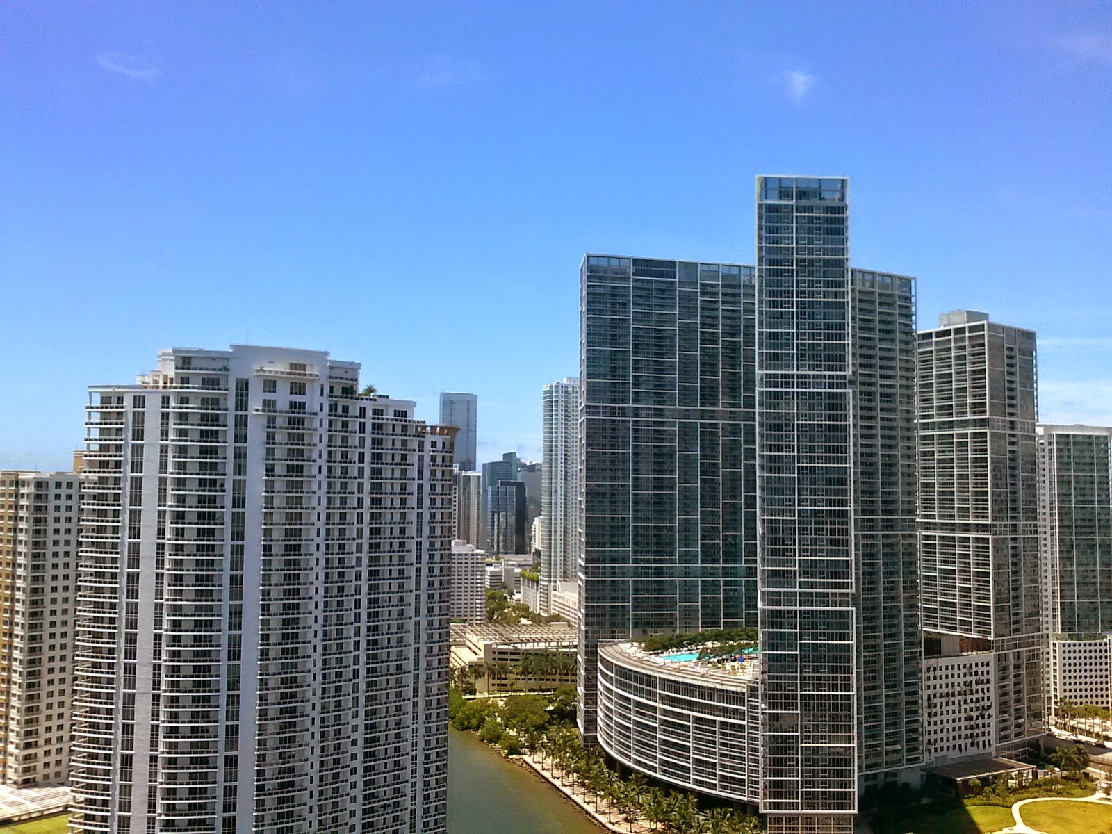 Ramone Walker Real Estate Services: Miami condos for sale