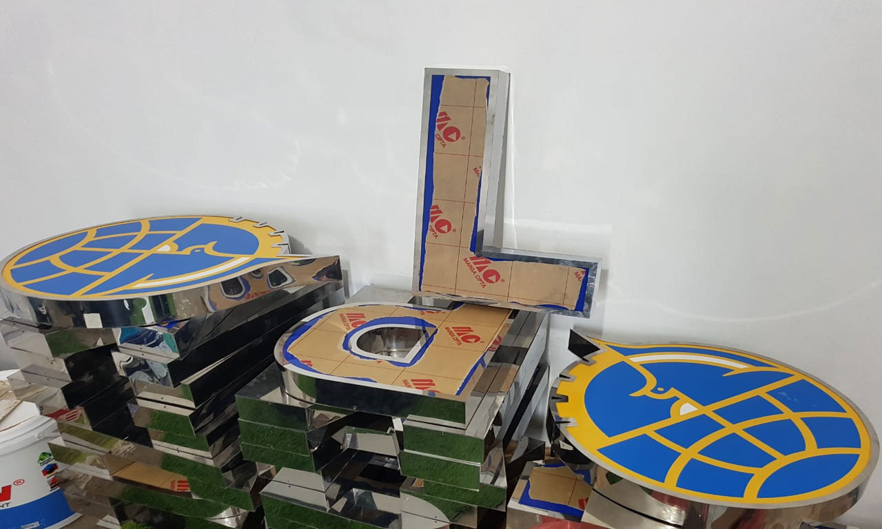 Jasa Pembuatan Huruf Timbul: Neon box Huruf Timbul