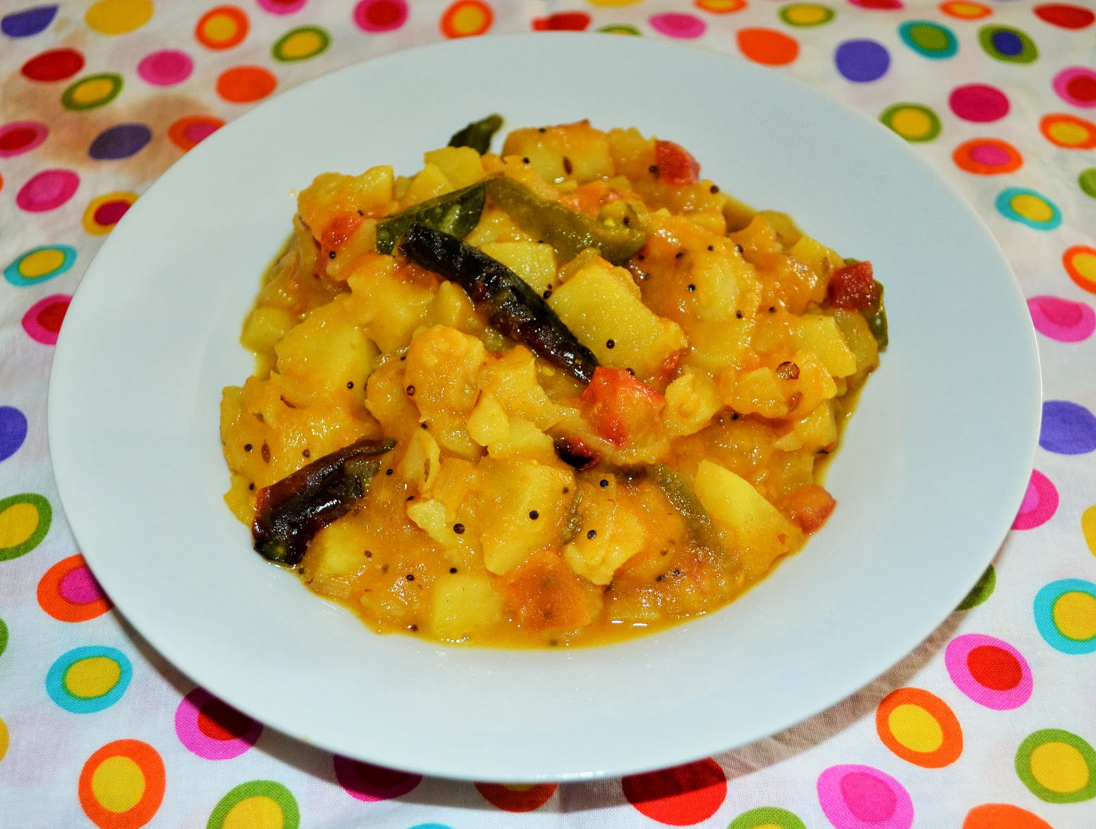 Siri's Kitchen: Aloo Tomato Kurma