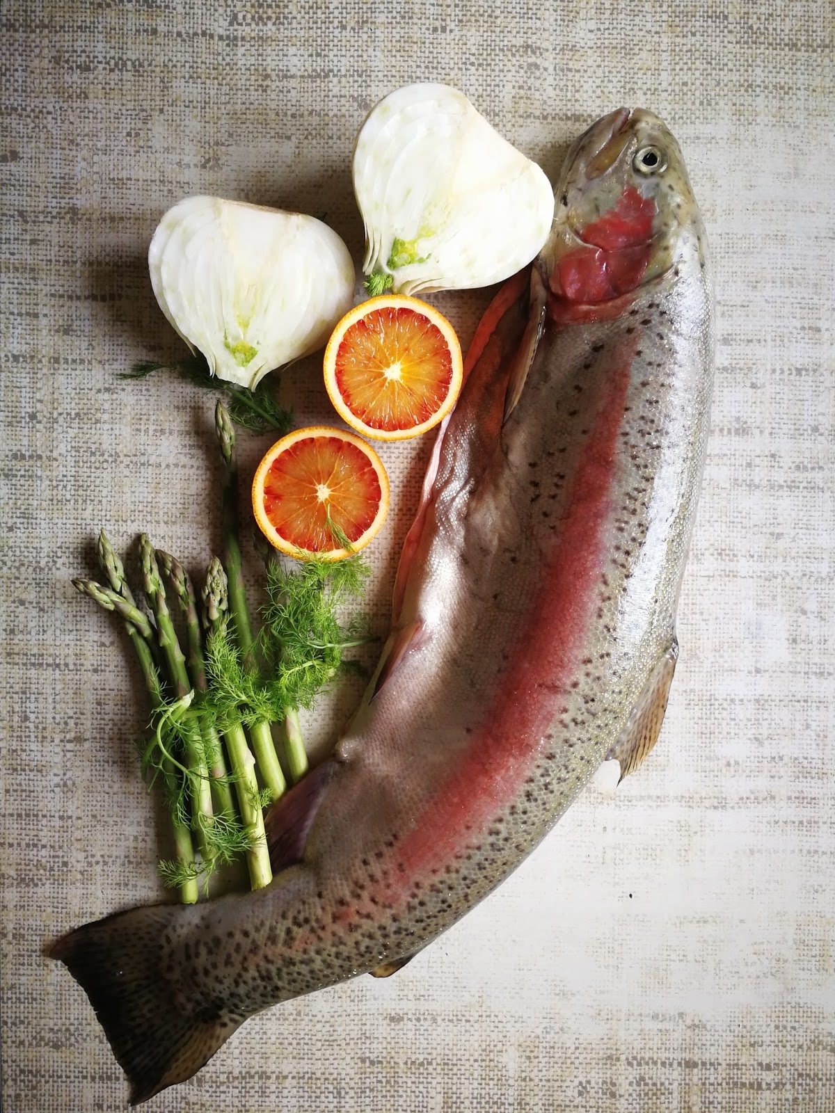 vinotava1: CEPTA VARAVĪKSNES FORELE AR SARKANAJIEM APELSĪNIEM, FENHELI ...