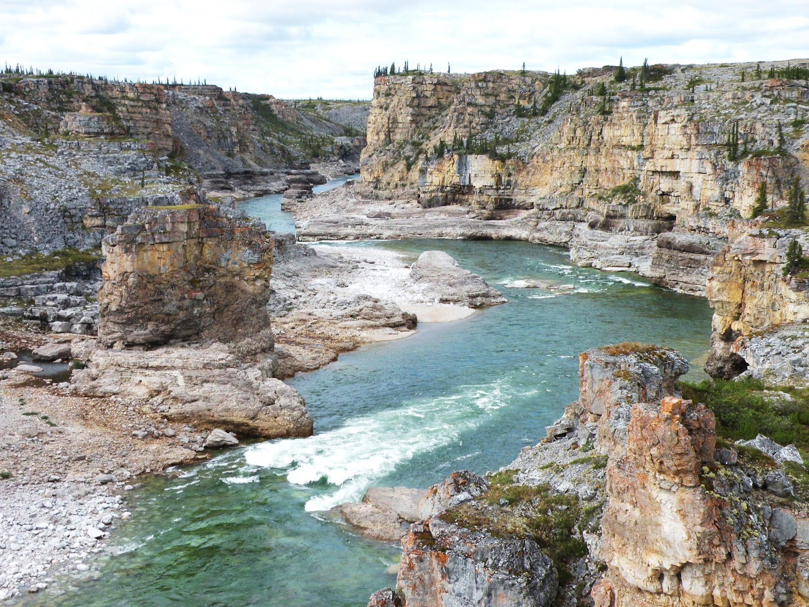 Ultima Thule: Paulatuk, the blue inuvialuit hamlet by the 'Smoking ...
