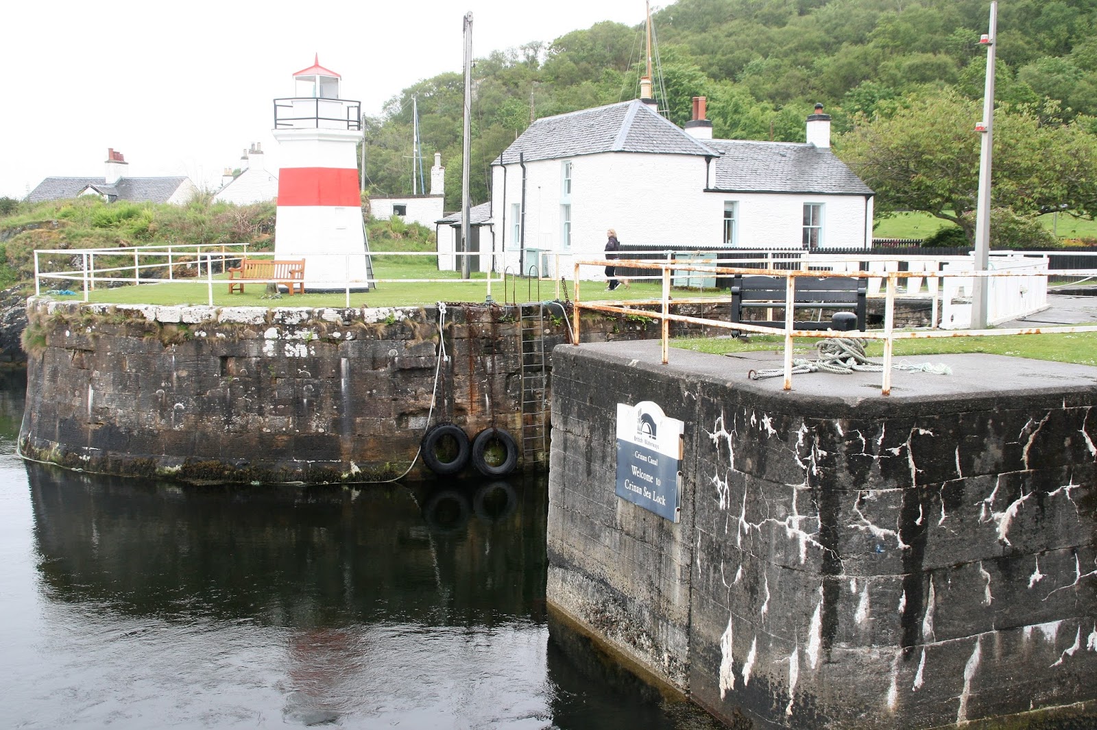 Narrow Boat Albert: Stephen Hawking and the Crinan Canal