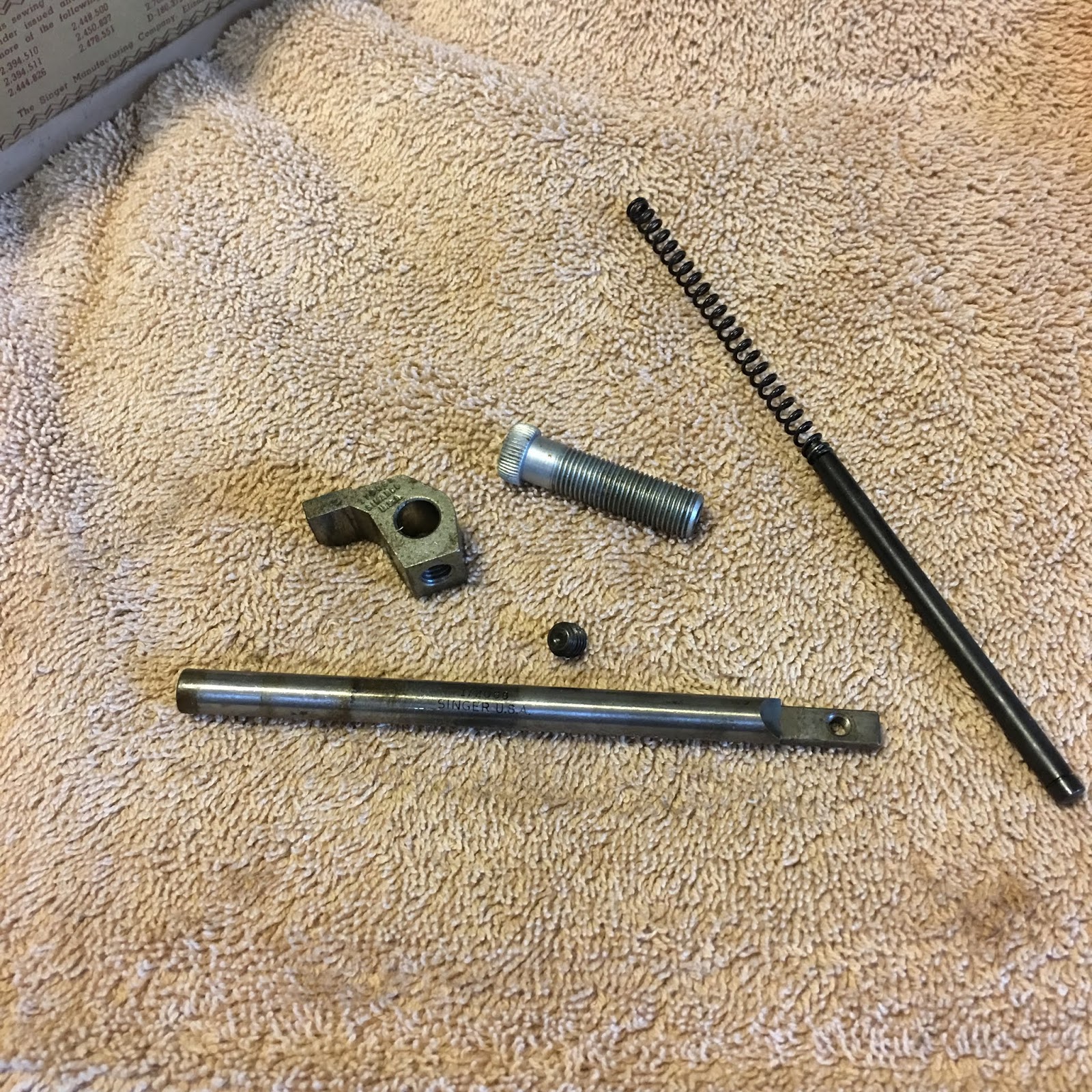 It's Daffycat: A Singer Model 404 Sewing Machine