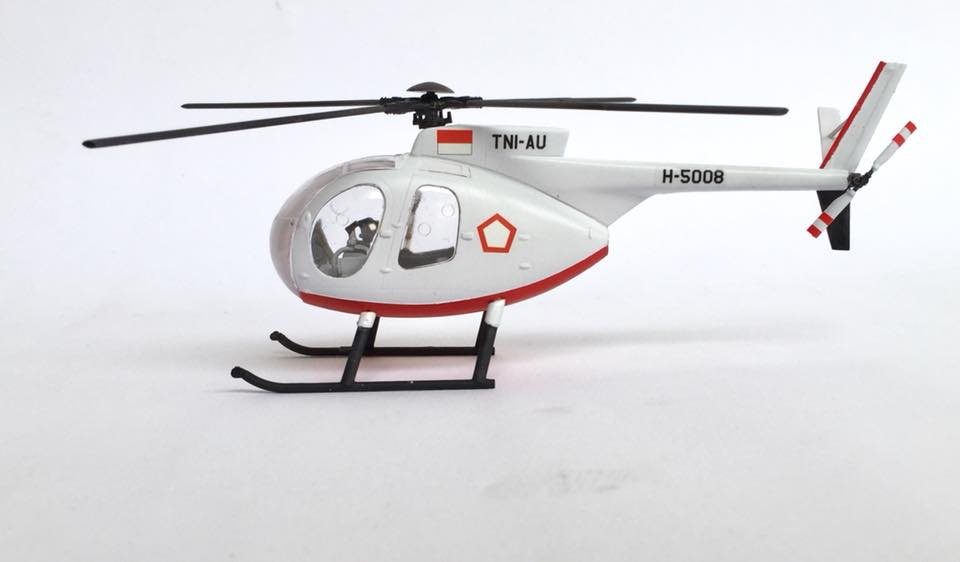AIRPLANE SCALE MODELKIT: Hughes 500