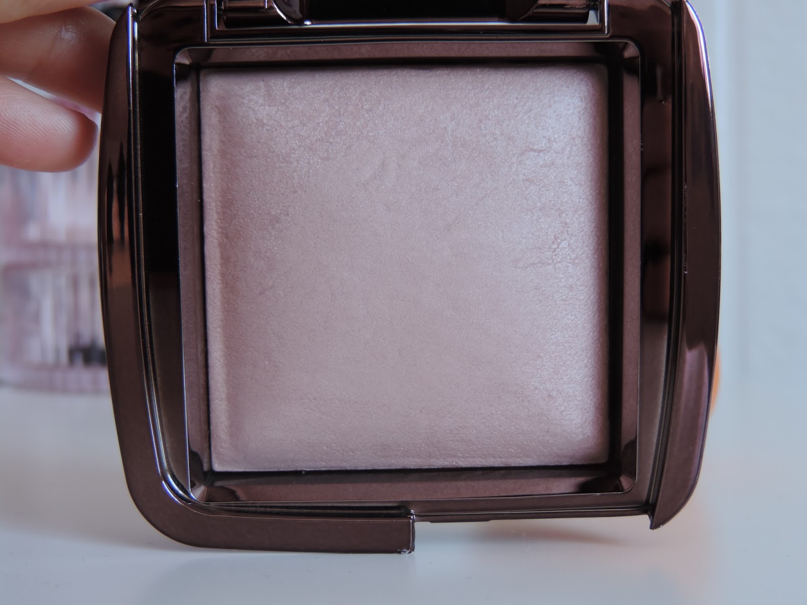 Miss Panda Land: Hourglass Ambient Lighting Powder in Mood Light Review ...