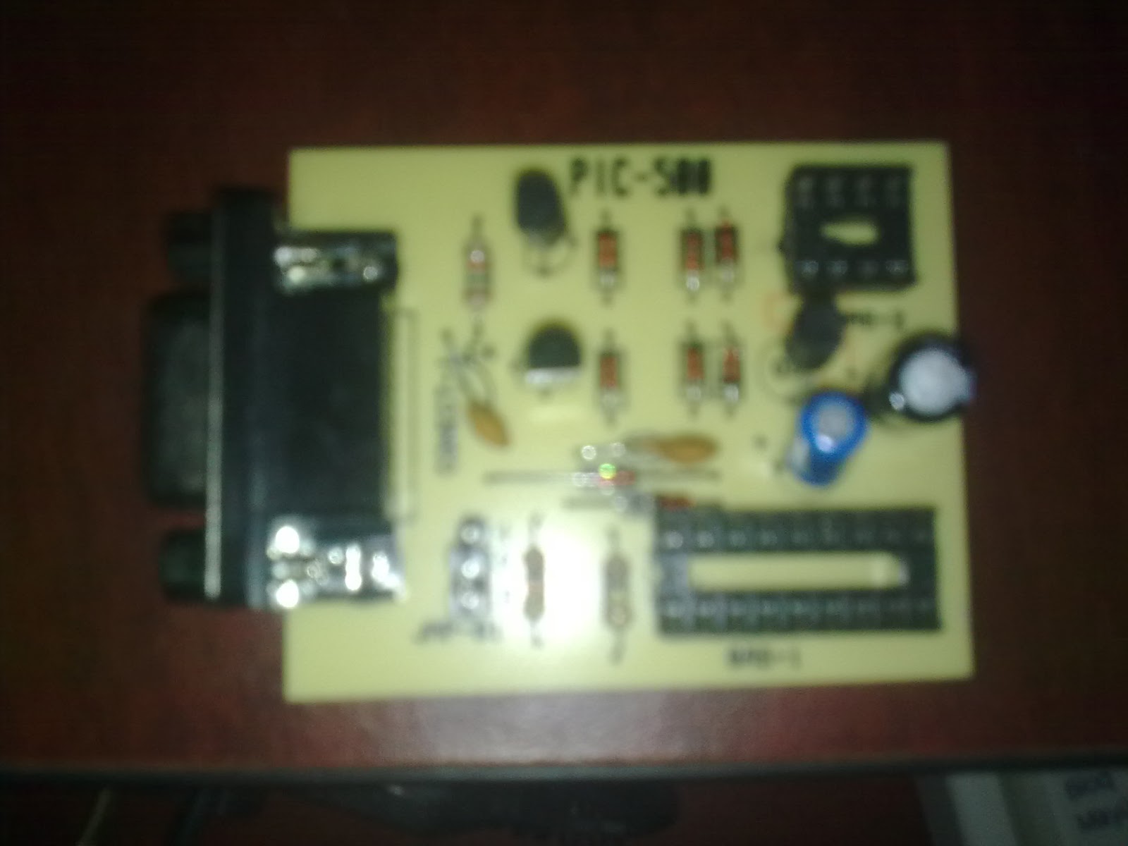 Emmanuel García: Microcontrolador PIC y Ejemplo de su Programación