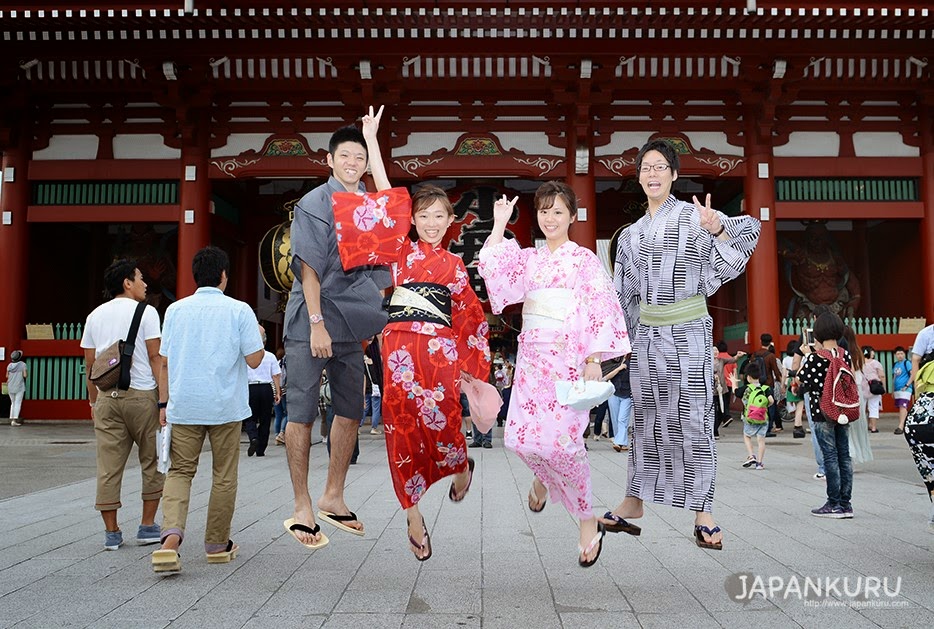 JAPANKURU: # Culture ♪ Putting on Yukata and Going for a Walk in ...