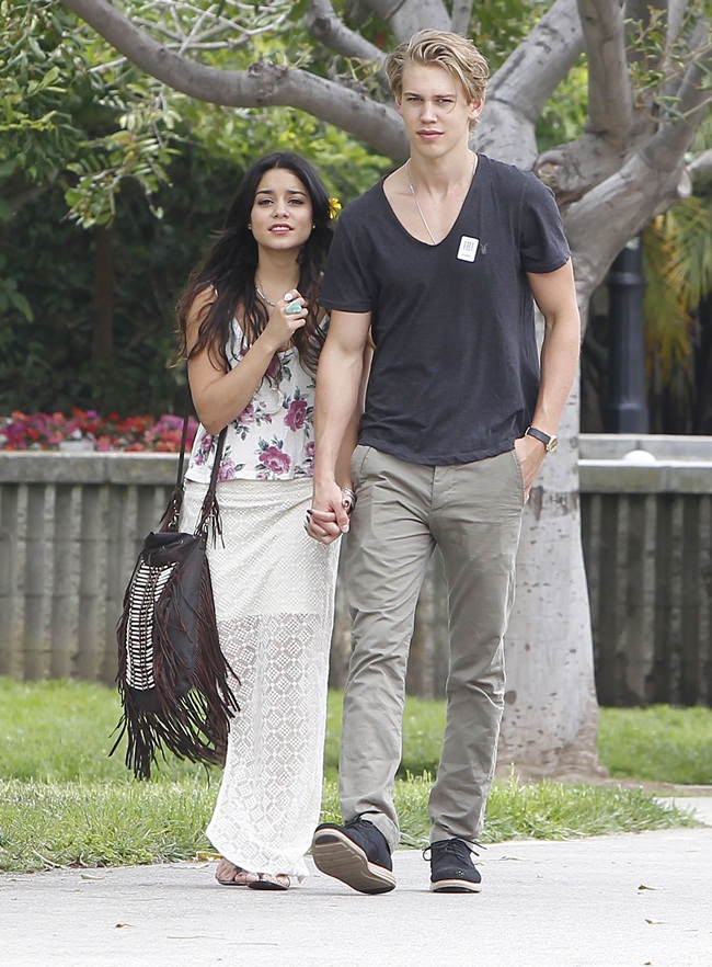 (= PaRa ToDoS =): Vanessa Hudgens y Austin Butler: Besos y poses para ...