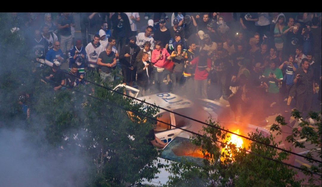 Stanley Cup Vancouver Riot Kiss : Vancouver police say some convicted ...