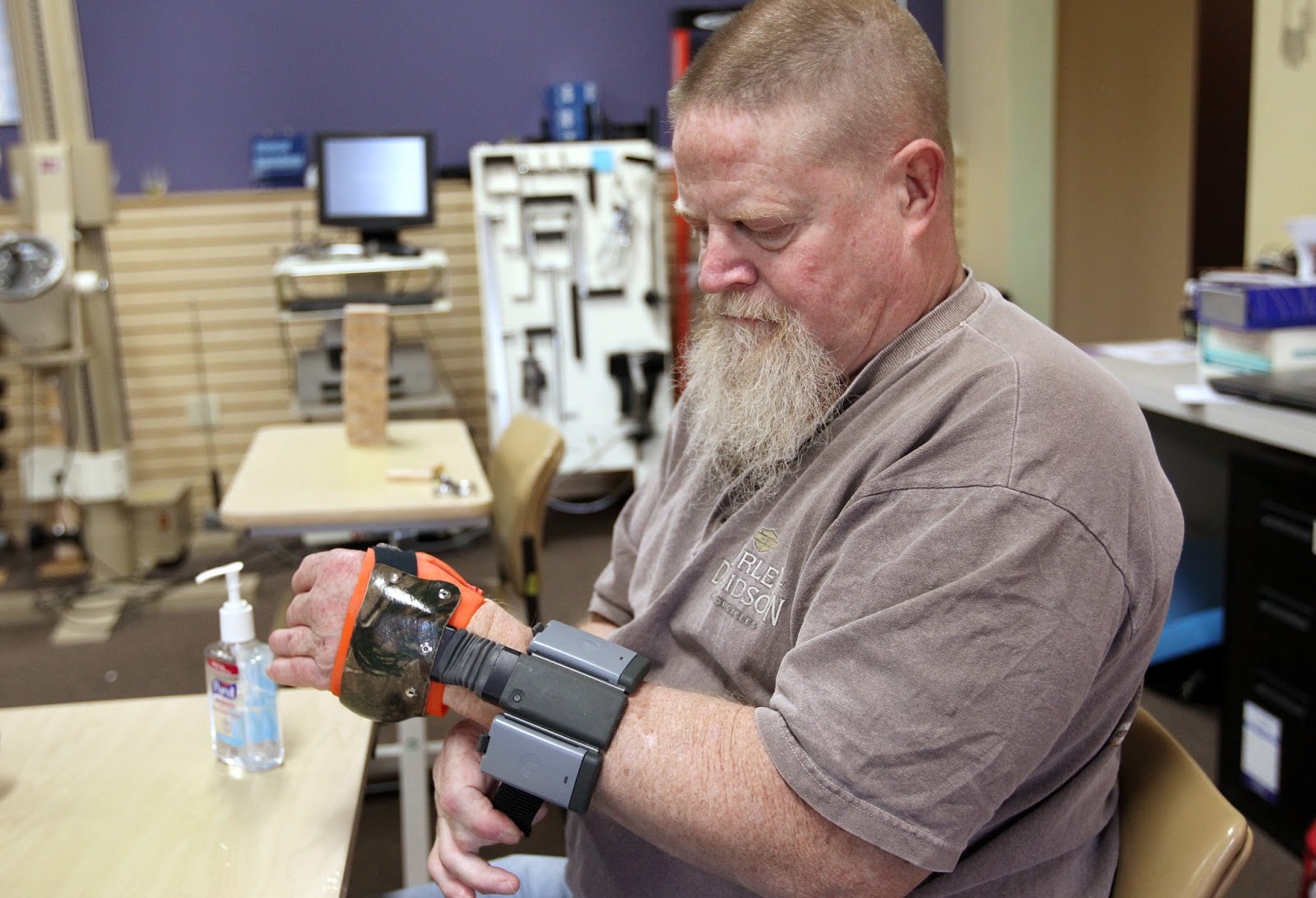 Mark Kodiak Ukena: Adam Pringle and his Bionic Thumb at Dynamic Hand ...