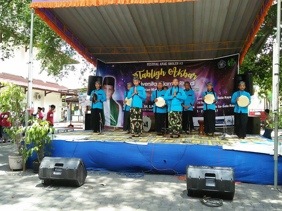 Hadrah "Kalijaga" dalam Parade Hadrah Unisri Surakarta ~ Karang Taruna ...