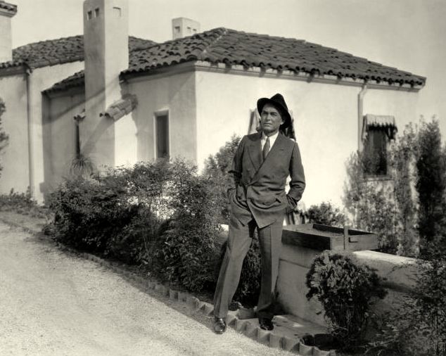My Love Of Old Hollywood: Hollywood at Home: Rudolph Valentino's Falcon ...
