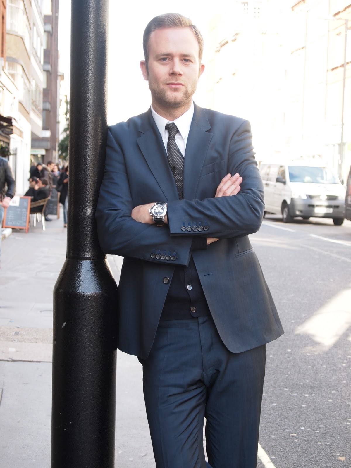 Figure Poses For Artists: Cool Guys In Suits