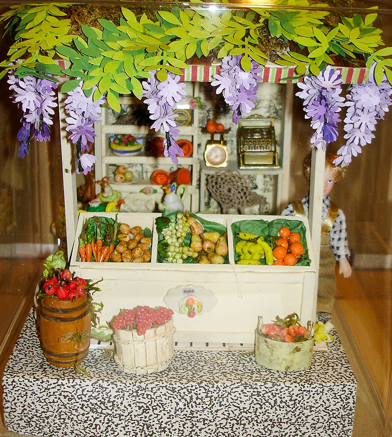 Good Sam Showcase of Miniatures: Exhibit: Summer Market Stall