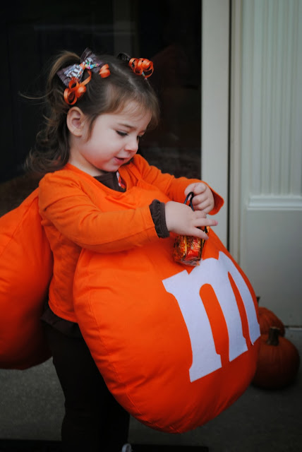 Two It Yourself: DIY M&M Halloween Costume with Matching Hair Bows