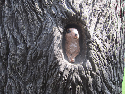 Ode Street Tribune: fallen squirrels memorialized in Rosslyn