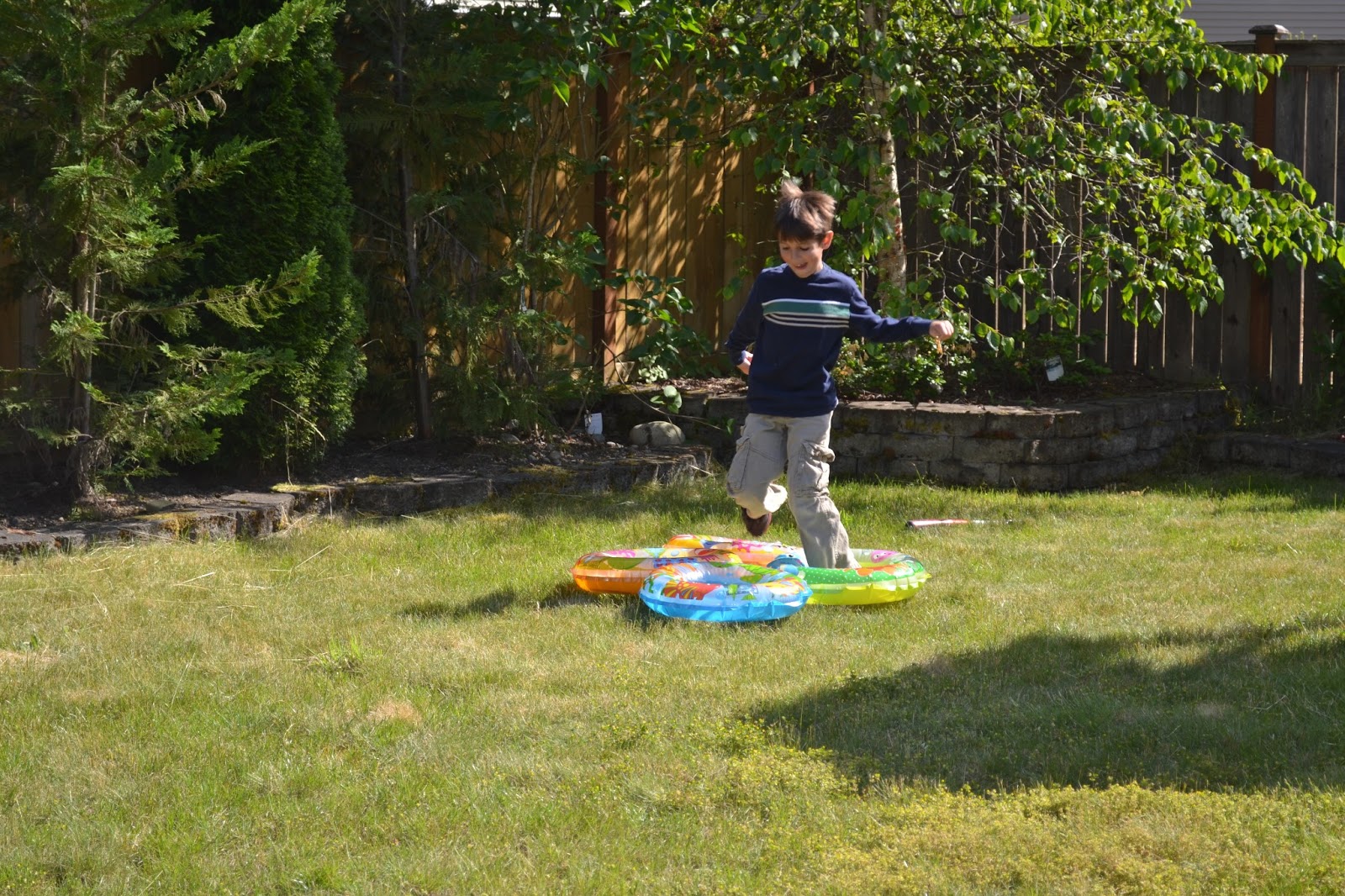 Frank Academy of Awesomeness: Super easy backyard obstacle course