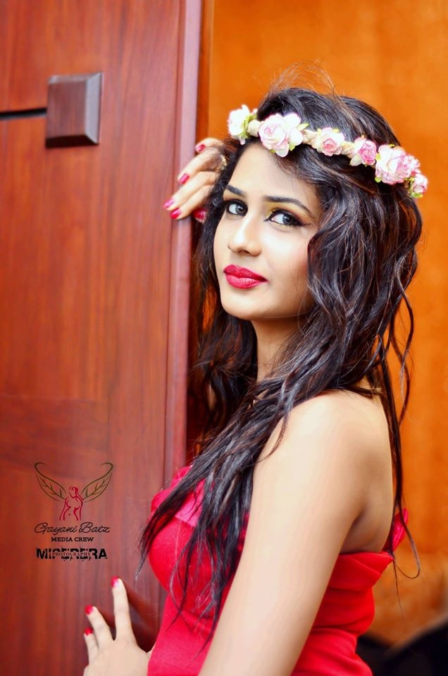 Maheshi in Red | Celebrities Around The World