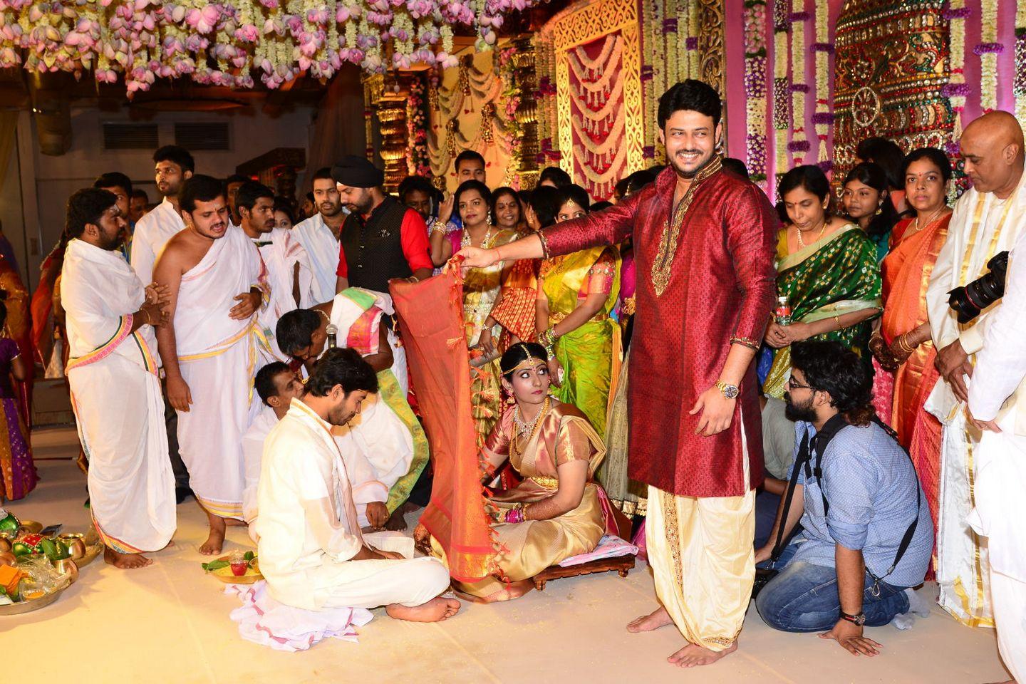 Allari Naresh and Viroopa Marriage Photos - Telugu Cinema Samacharam