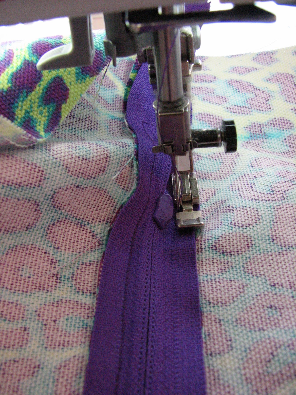 Ms. Elaineous Teaches Sewing: Zippers in Pillows and Cushions