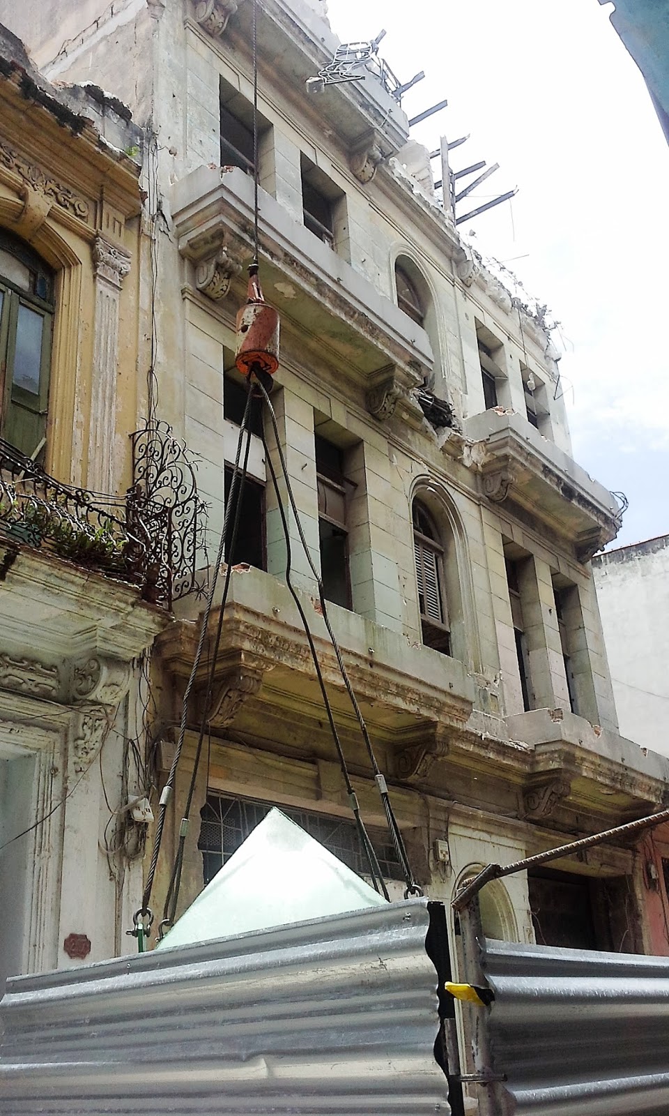 La Santanilla: Derrumbes en la Habana por fuertes lluvias