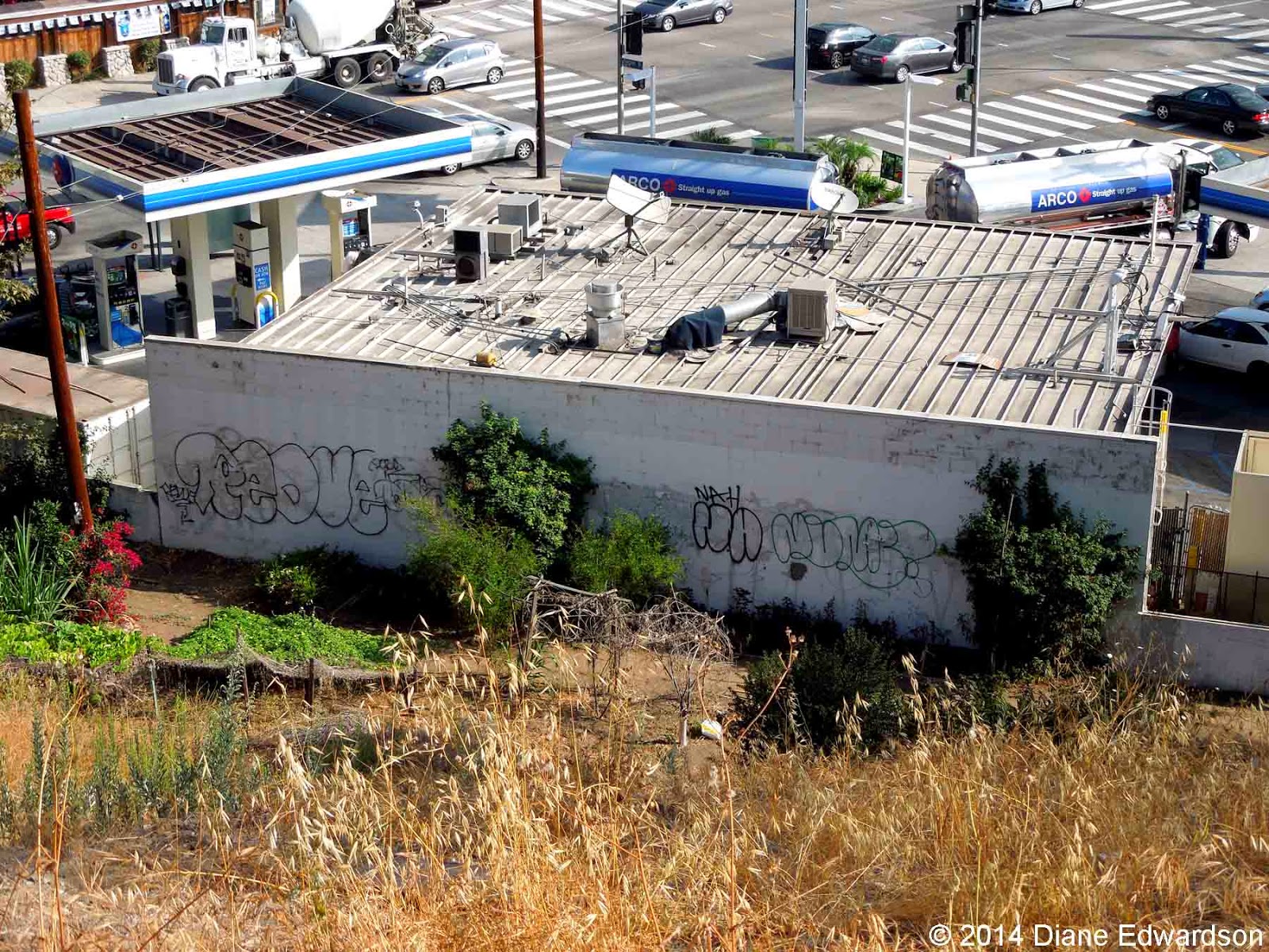 Corralitas Red Car Property: Riverside & Fletcher: Tell The Arco ...