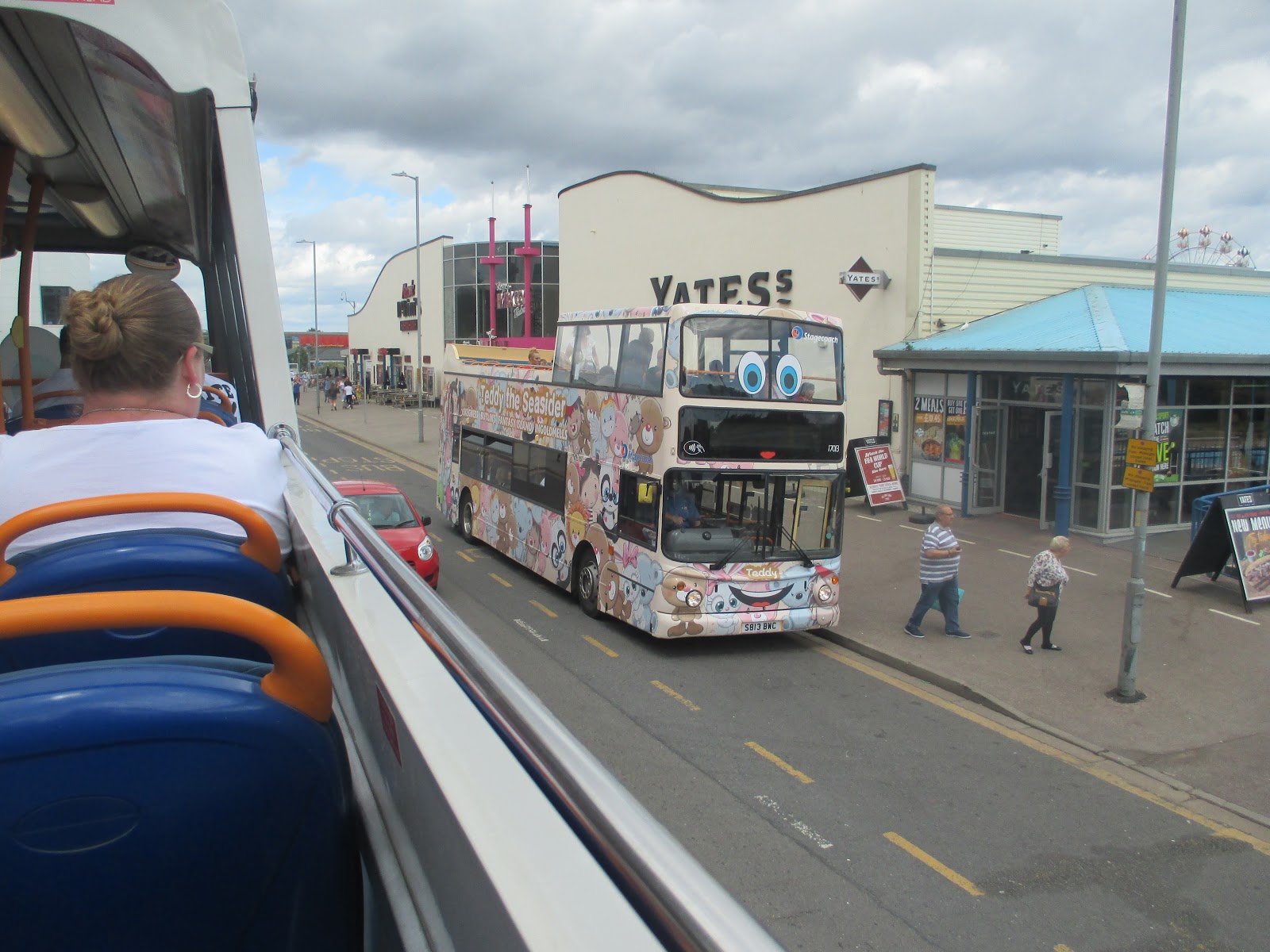 Chas's Pictorial Blog: Riding the open-top bus in Skegness