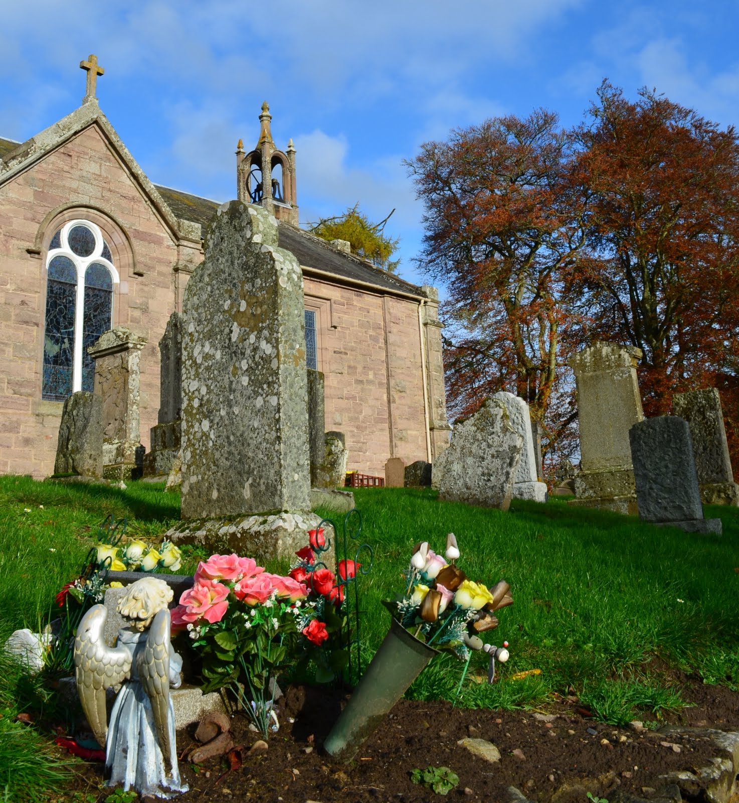 Tour Scotland: Tour Scotland Autumn Photographs Angel Parish Churchyard ...