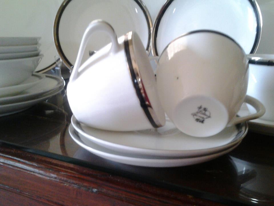 Lemari Cantique: Liling china dinnerset