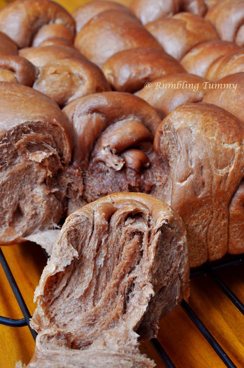 Rumbling Tummy: Wei Bo bun 微波面包 (Chocolate)
