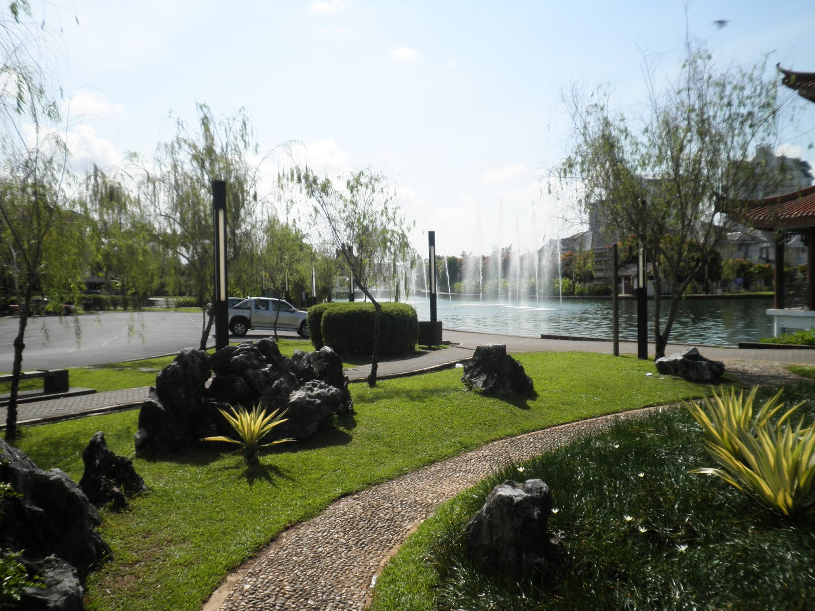 TEACH, TRAVEL & THINK!: TAMAN SAHABAT, KUCHING