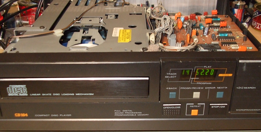 ESPRITAUDIO: Philips CD104 CD Player 2x14bit DAC TDA1540 SAA7020 SAA7030