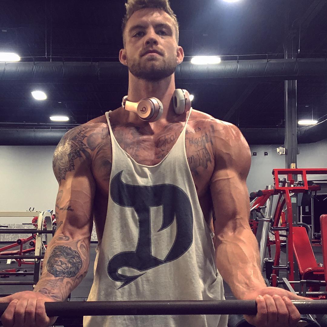 DUSTIN MCNEER: 54 IMÁGENES QUE NOS REGALÓ EN OCTUBRE