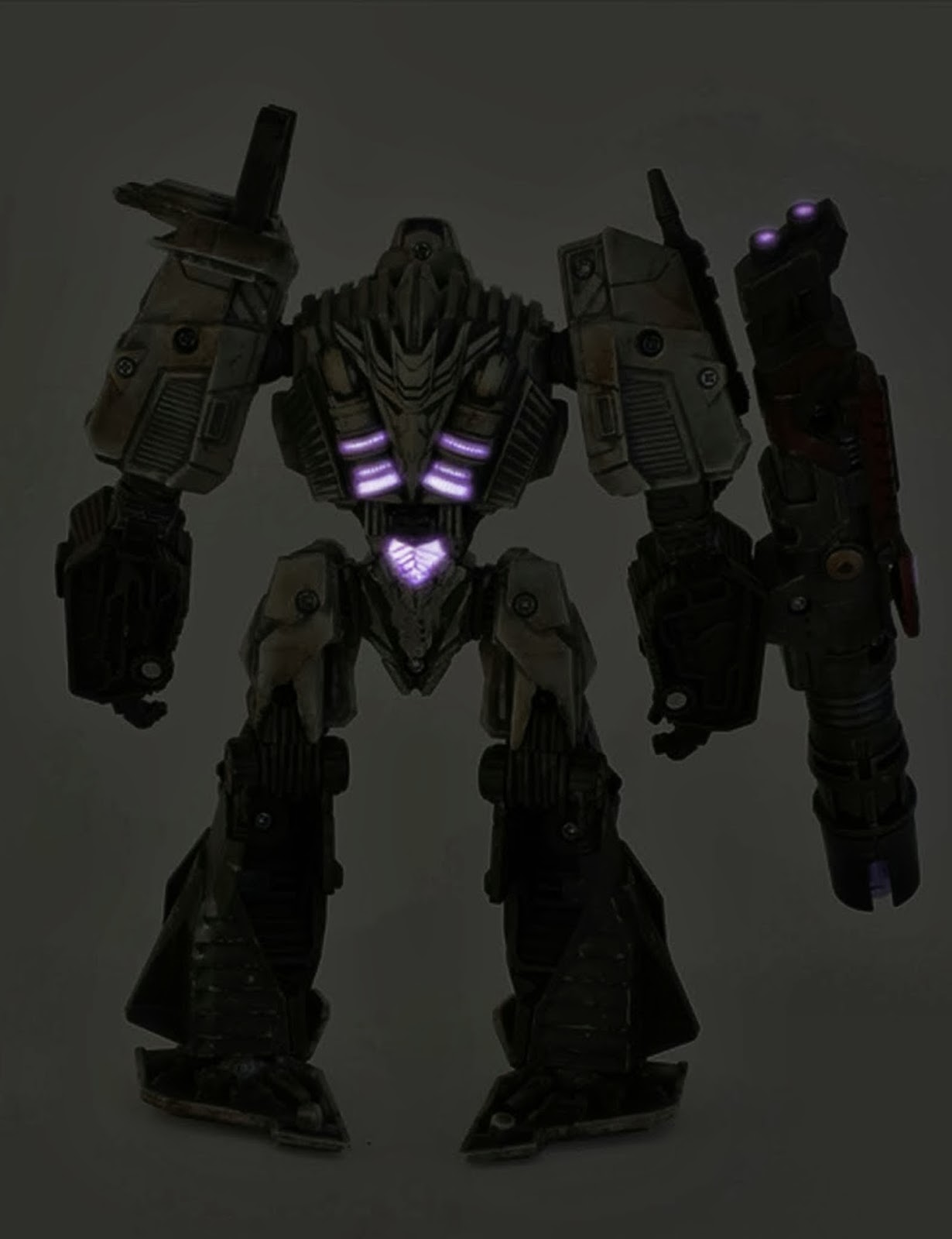Houge Sandwich: WFC Megatron