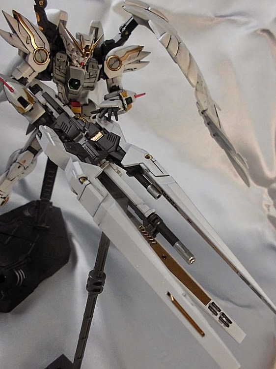 Custom Build: RG 1/144 Wing Gundam Zero Custom EW ver. + Drei Zwerg