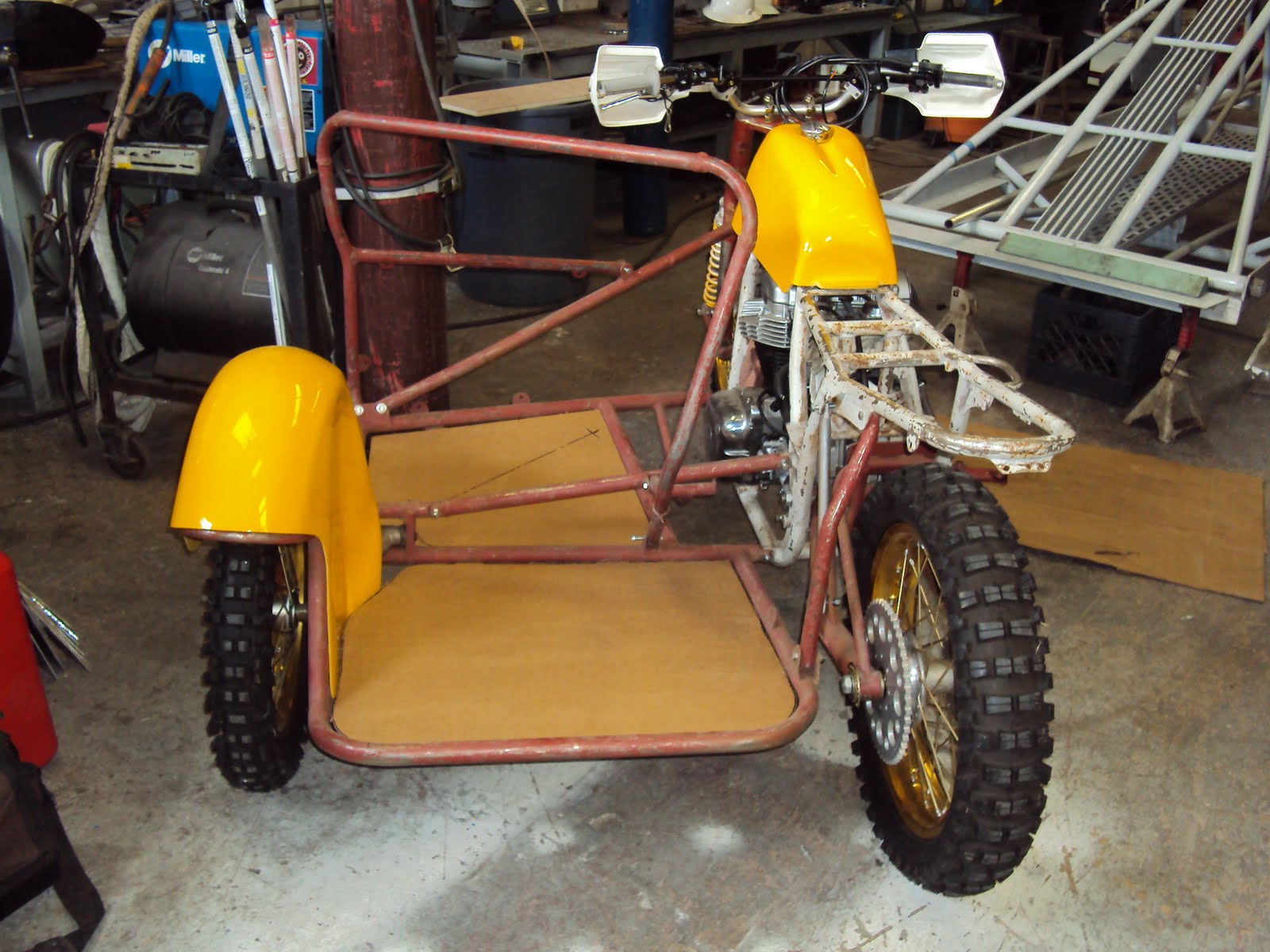 perich brothers (and sister): wasp MX sidecar - kawasaki w650