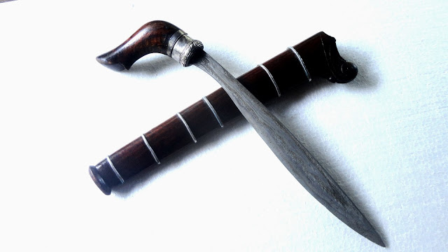 Berbagai Macam Bentuk Badik - Badik Pamor