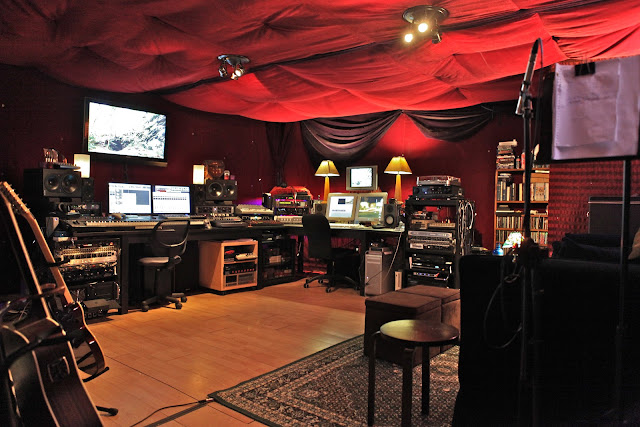 Gear and Guitars : The Work Room 2012